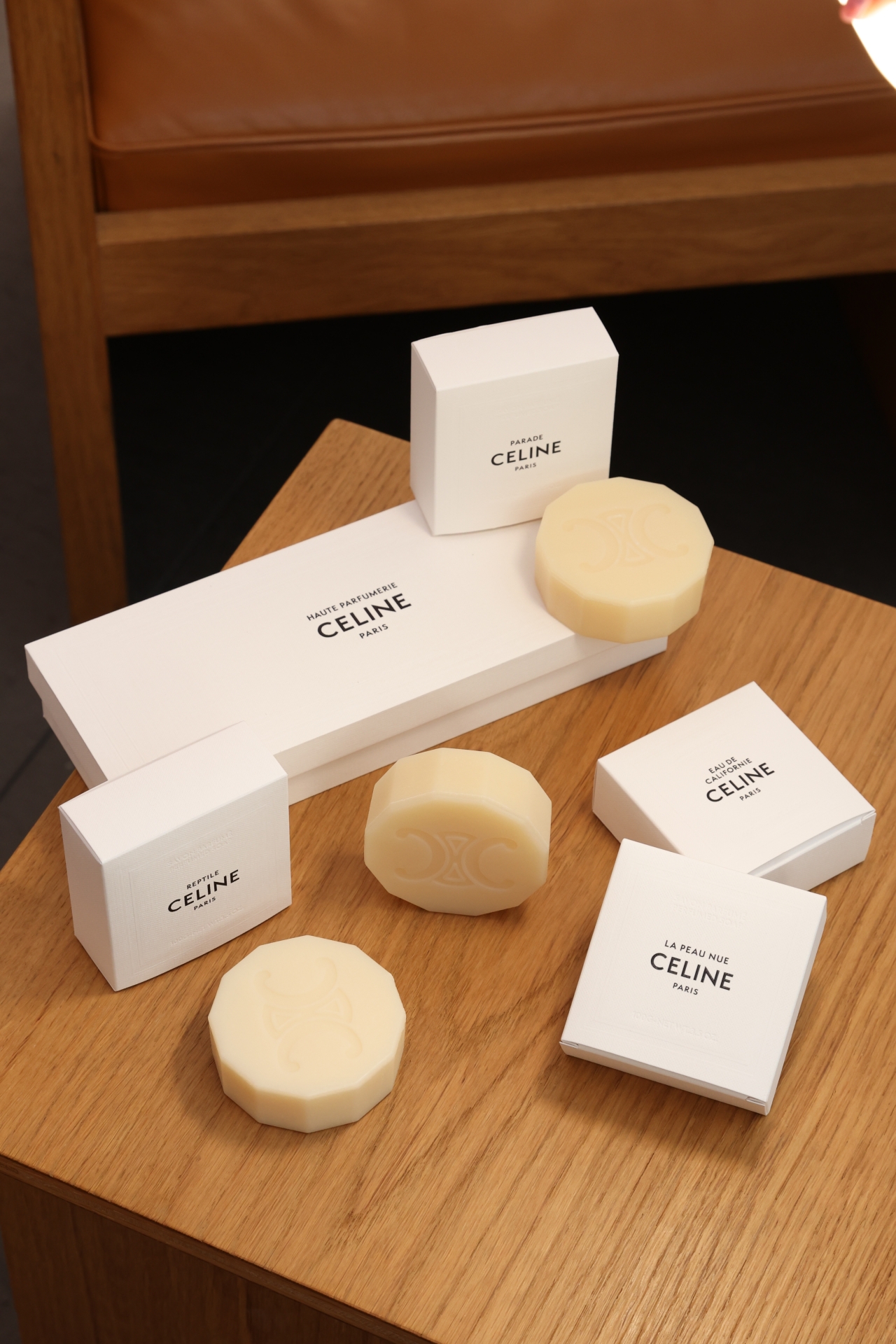 แค่วางยังหอม! CELINE เปิดตัวไลน์สบู่ 4 กลิ่นเอกลักษณ์ พร้อมดีไซน์เรียบหรู