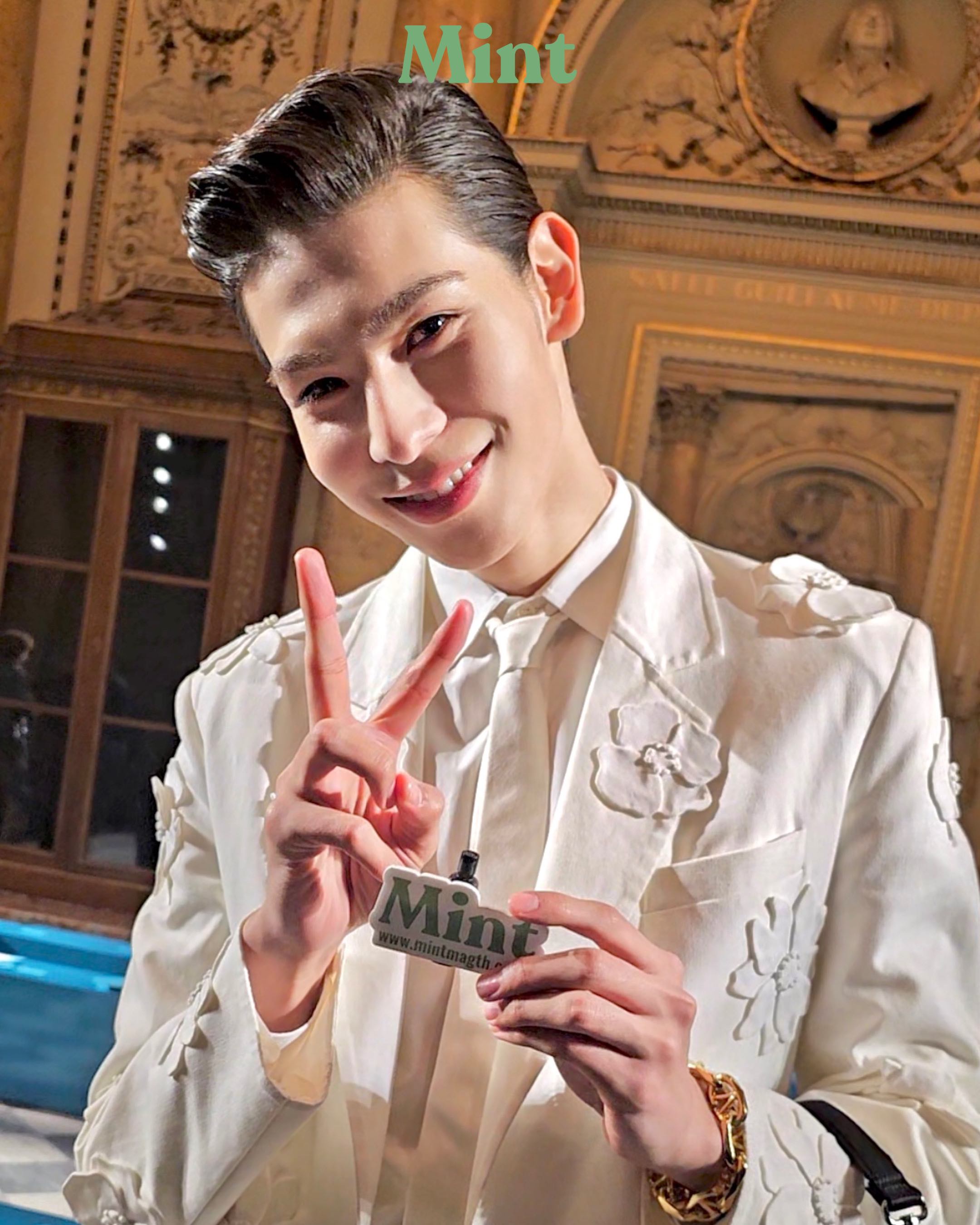 เปิดลุคหล่อ! ส่องไอเท็มลุคฟร้อนท์โรว์ของ ‘RAUL’ Snow Man ขณะชมแฟชั่น ...