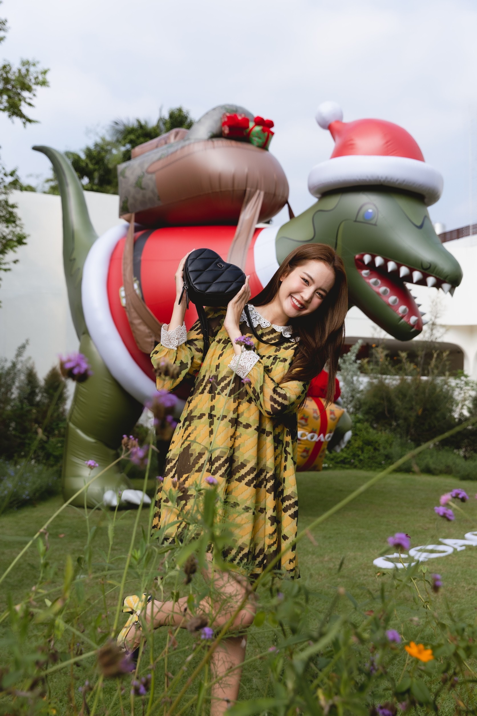 ตามเหล่าคนดังไปแชะภาพสุด chic กับ Rexy pop-up จาก Coach