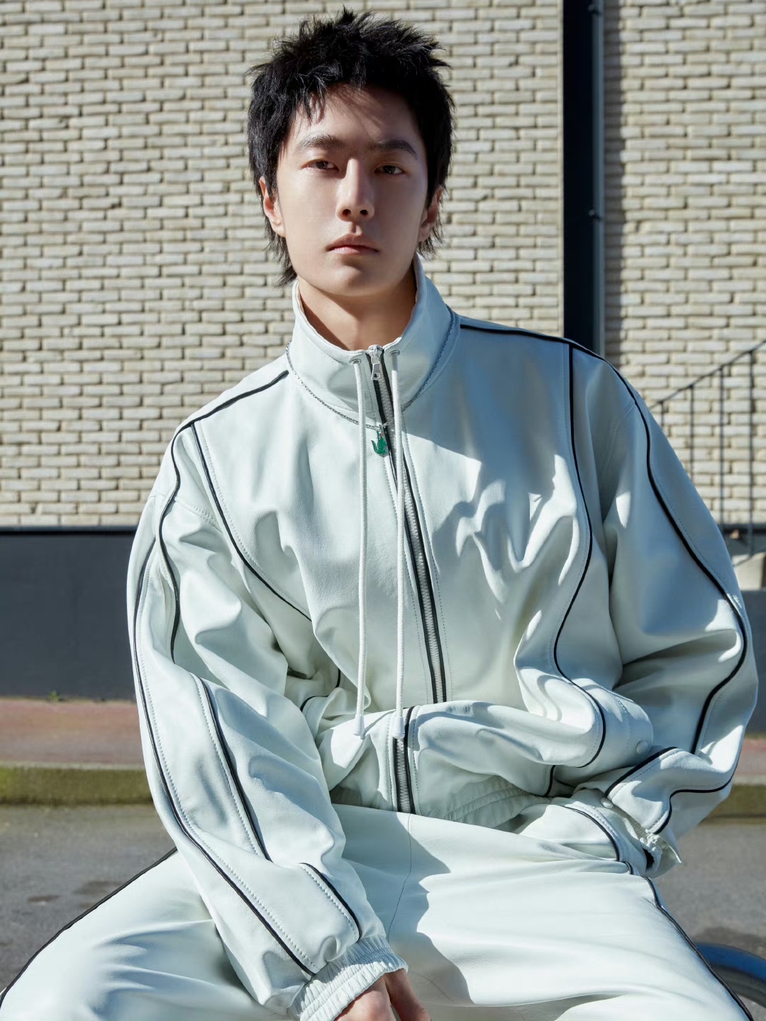 หล่อทุกลุค! ส่องฟร้อนท์โรว์ลุค 'Wang Yibo' บินลัดฟ้าร่วมชมแฟชั่นโชว์ ...